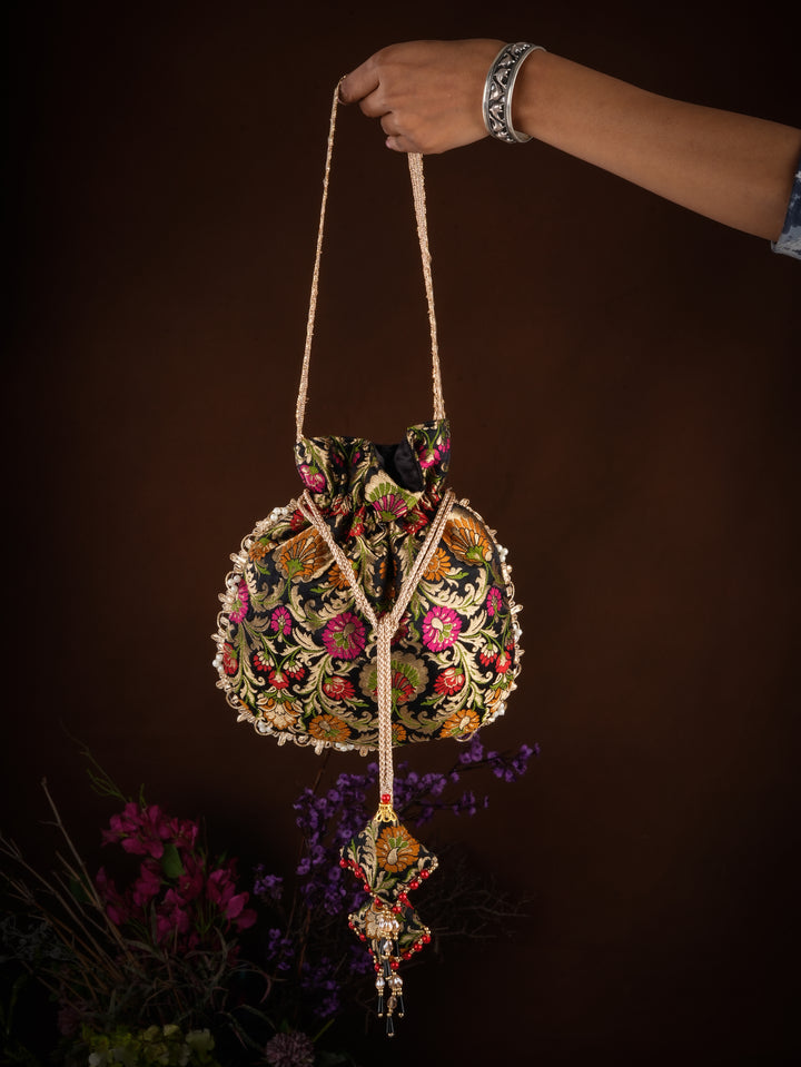 Potlis – Totapari